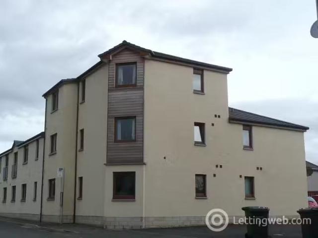 Cozy 2 BR Property to rent in 6 Station House, 54 Market Stree.