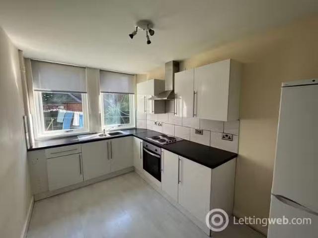Cozy 2 BR Property to rent in 7 Pitkerro Road, Dundee, DD4 7ET