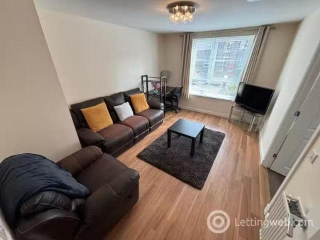 Deal! 2 BR Property to rent in 105 Urquhart Road, City Centre.