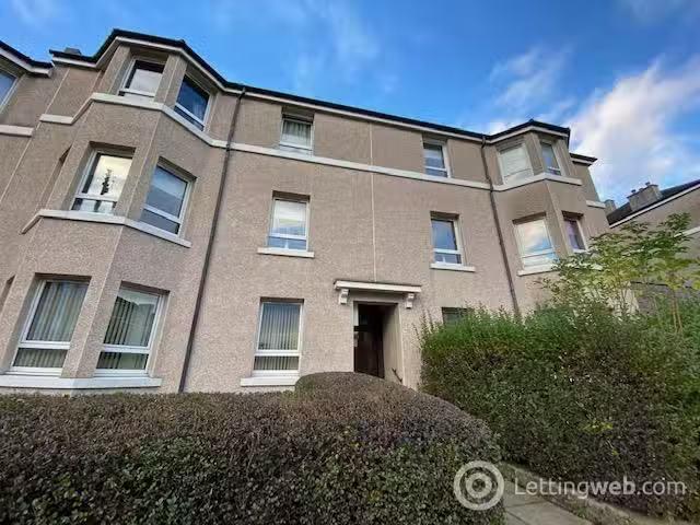 Nice 2 BR Property to rent in 1/1at 70 Bunessan Street