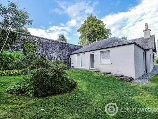 Nice 2 BR Property to rent in 141 Queens Road, Aberdeen