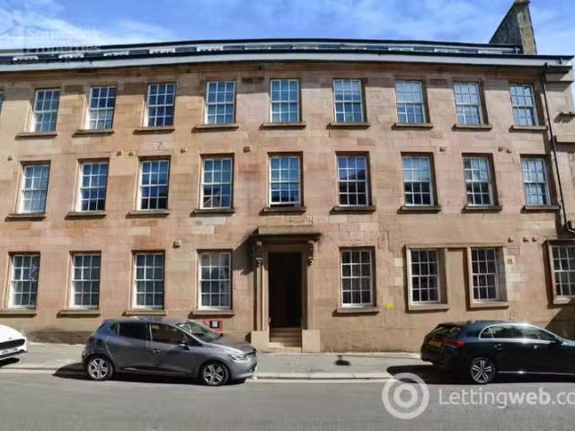 Cozy 2 BR Property to rent in 1/6, 6 8 George Street, Paisley.