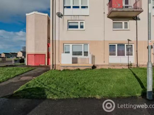 New 2 BR Property to rent in 28 Burnside Avenue, Bellshill, ML.