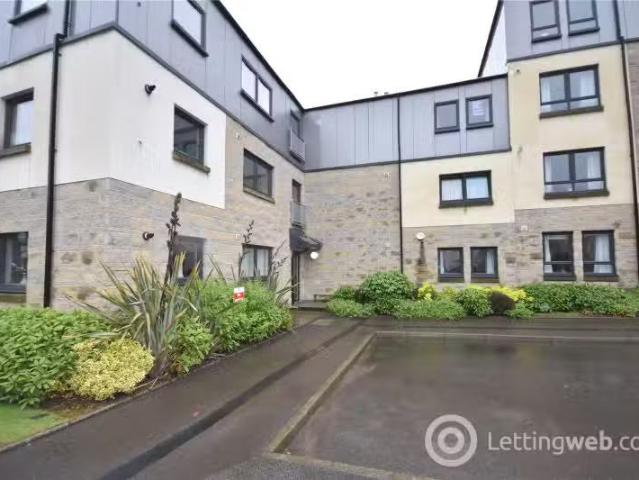 Nice 2 BR Property to rent in Tailor Place, Top Floor, Hilton.