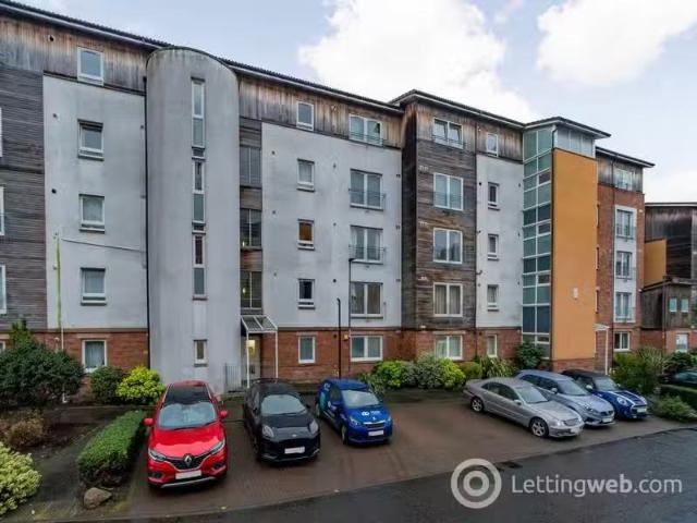 Deal! 2 BR Property to rent in Albion Gardens, Edinburgh
