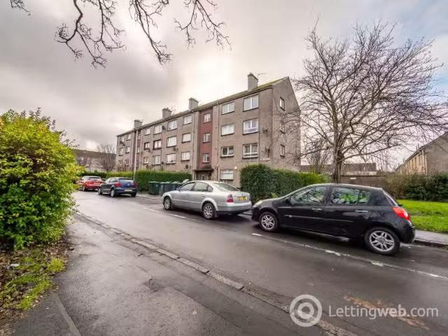 Cheap 2 BR Property to rent in Bailie Terrace, Edinburgh, Midl.