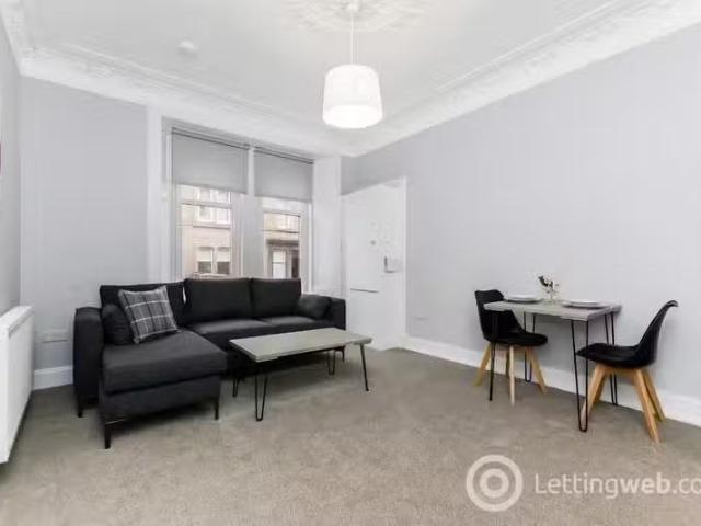 Nice 2 BR Property to rent in Baldovan Terrace, Stobswell, Dun.