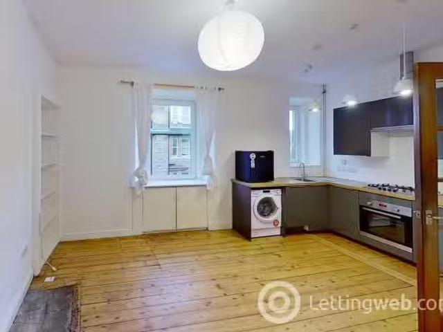 Cozy 2 BR Property to rent in Bothwell Street, Edinburgh, EH7
