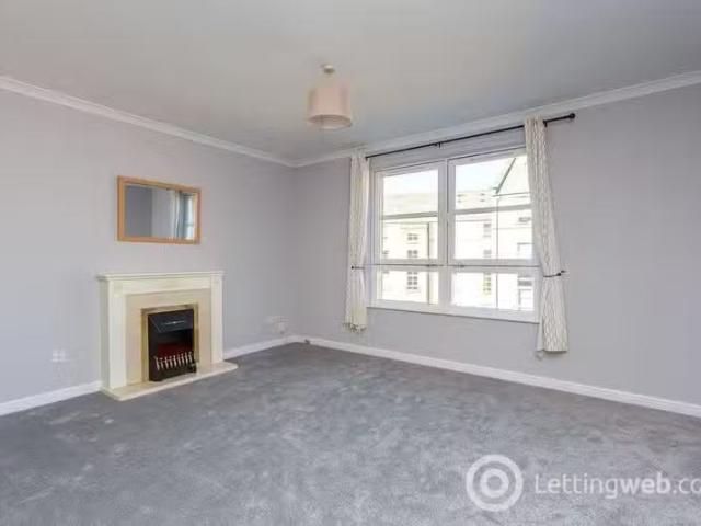 Cozy 2 BR Property to rent in Blandfield, Edinburgh, EH7