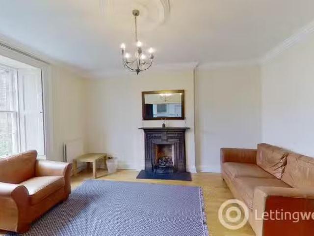Cozy 2 BR Property to rent in Brandon Street, Edinburgh, EH3