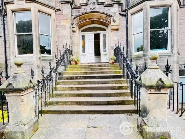 Charming 2 BR Property to rent in Bruntsfield Crescent, Brunts.