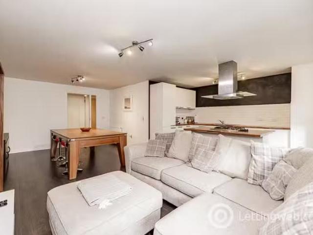 Unique 2 BR Property to rent in Charlotte Street, Ground Floor.