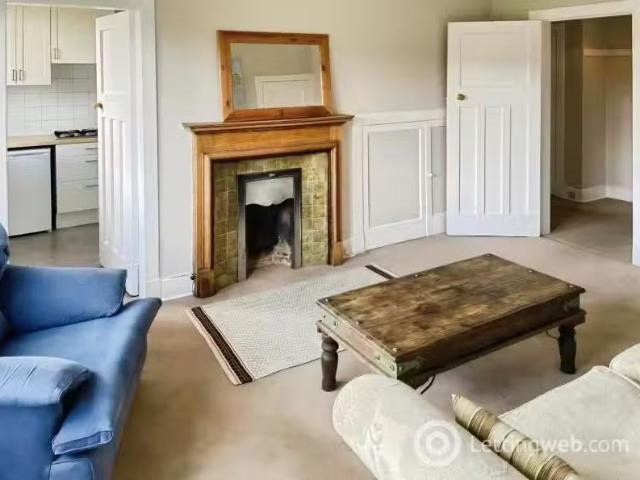 Charming 2 BR Property to rent in Comely Bank Road, Edinburgh.