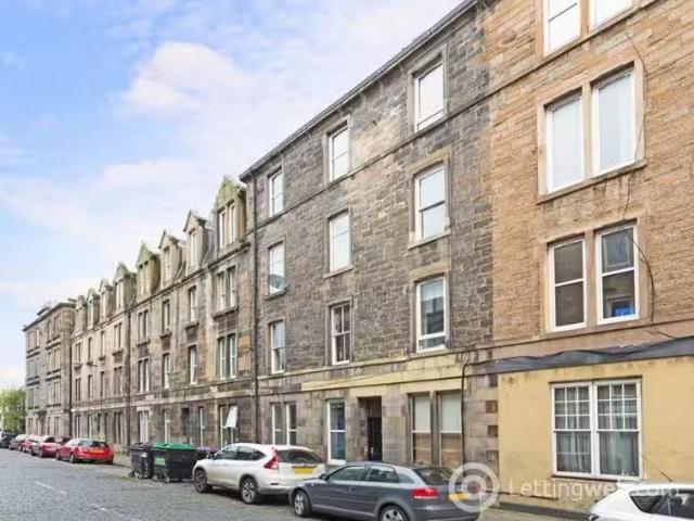 Cheap 2 BR Property to rent in Dudley Avenue South, Bonnington.