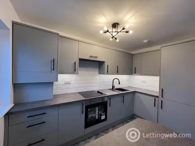 Cheap 2 BR Property to rent in Figgate Street, Portobello, Edi.