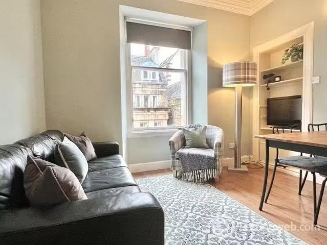 Cozy 2 BR Property to rent in Gayfield Street, Edinburgh, EH1