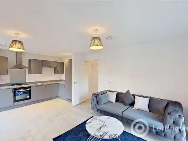 Deal! 2 BR Property to rent in Griffin Road, Edinburgh, EH4