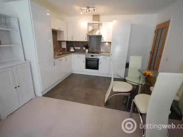 Nice 2 BR Property to rent in Hammerman Avenue, Hilton, Aberde.