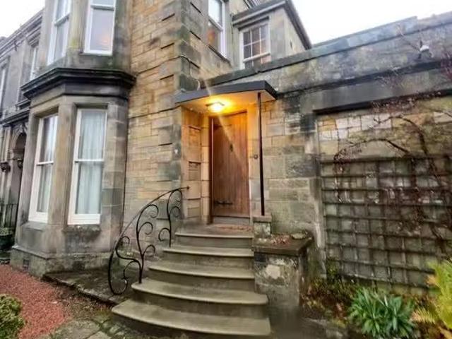 Just in! 2 BR Property to rent in Hepburn Gardens, St Andrews.