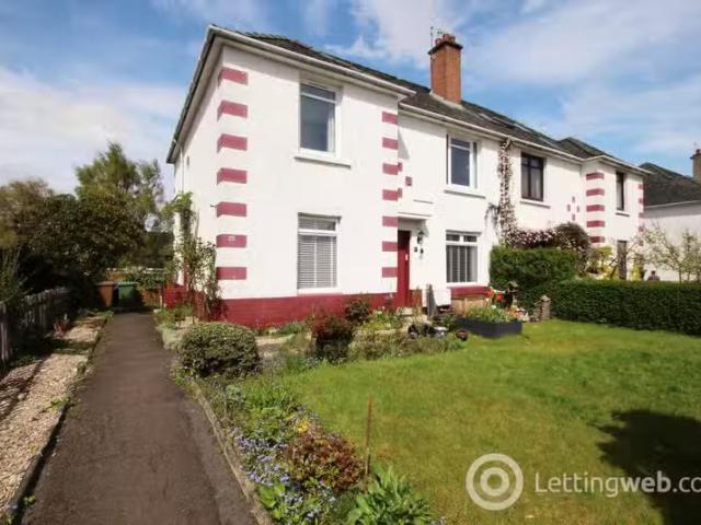 Unique 2 BR Property to rent in Highfield Drive, Kelvindale, G.