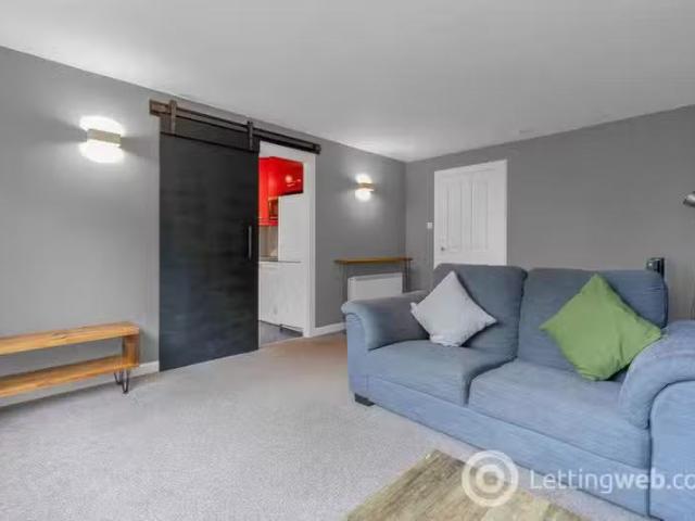 Deal! 2 BR Property to rent in Juniper Place, Juniper Green, E.