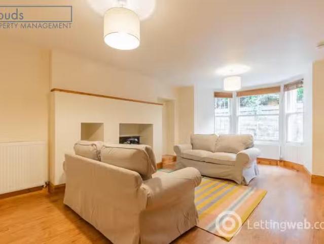 Rental! 2 BR Property to rent in Lauriston Gardens