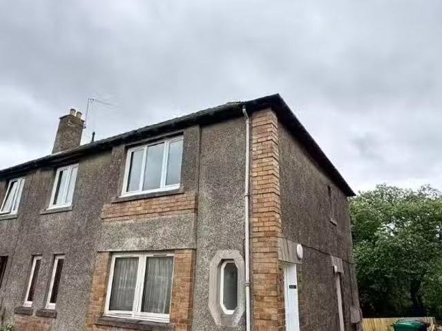 Cozy 2 BR Property to rent in Loch Street, Dunfermline, Fife.