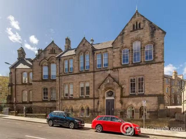 Charming 2 BR Property to rent in Marchmont Crescent, Marchmon.
