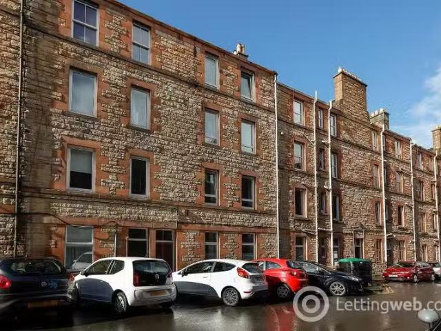 Cozy 2 BR Property to rent in Milton Street, Abbeyhill, Edinbu.