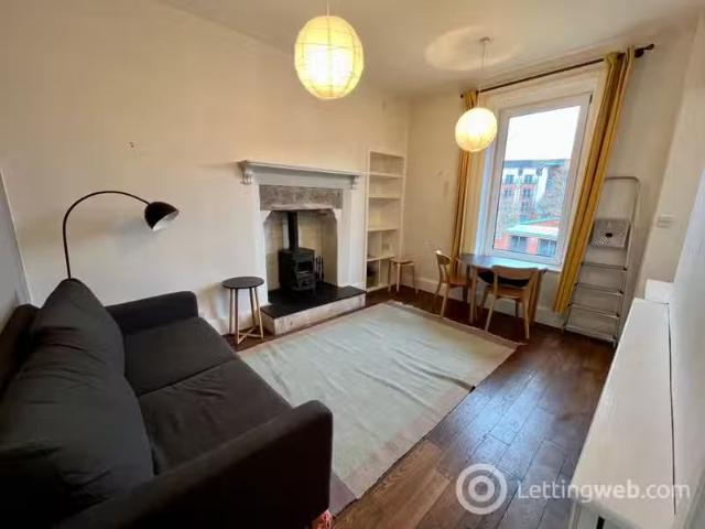 Cozy 2 BR Property to rent in Milton Street, Edinburgh