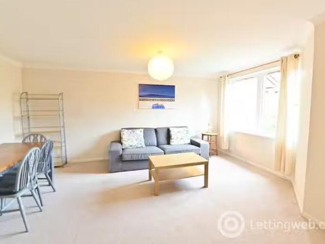 Cozy 2 BR Property to rent in New Orchardfield, Leith, Edinbu.