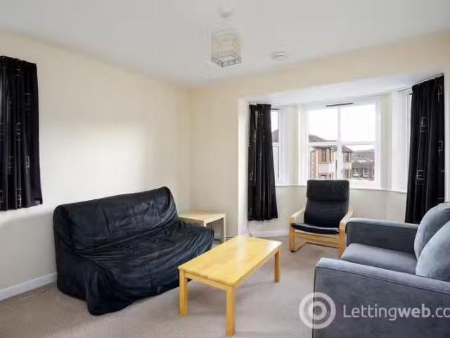 Cozy 2 BR Property to rent in North Meggetland, Craiglockhart.