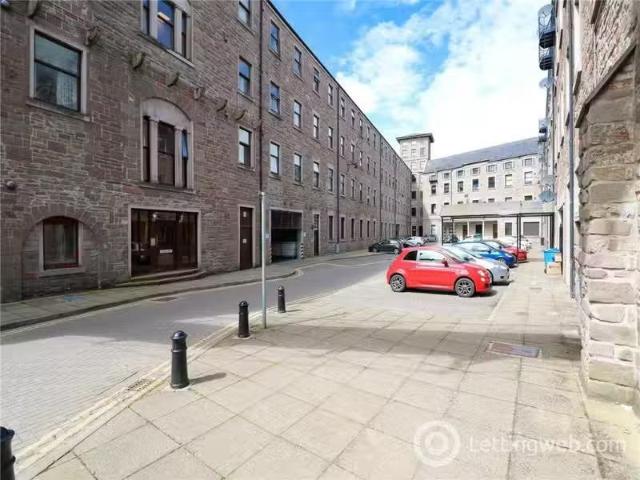 Nice 2 BR Property to rent in Pleasance Court, West End, Dunde.