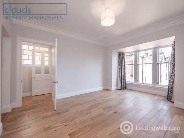 Cozy 2 BR Property to rent in Rothesay Place, West End