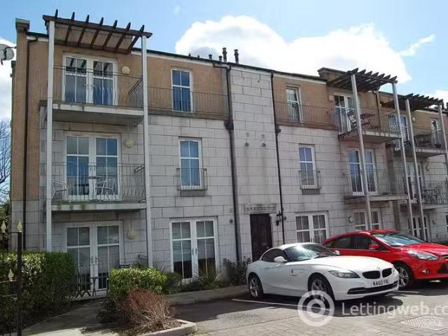 Cozy 2 BR Property to rent in Rubislaw Mansions, Queens Road.