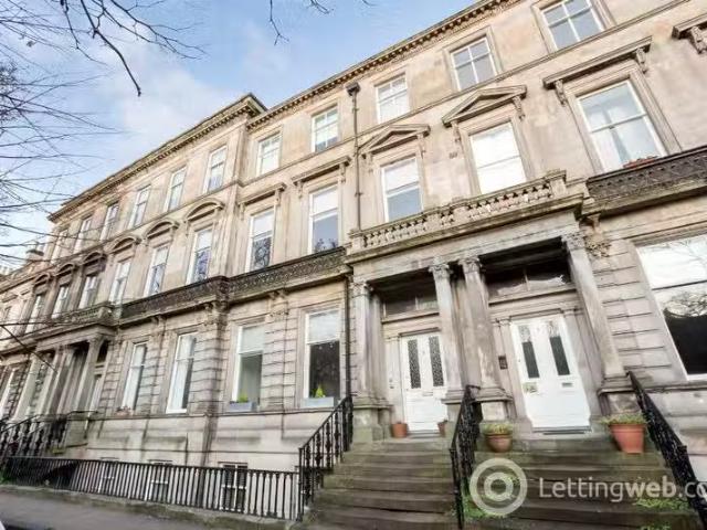 Charming 2 BR Property to rent in Ruskin Terrace, Kelvinbridge.