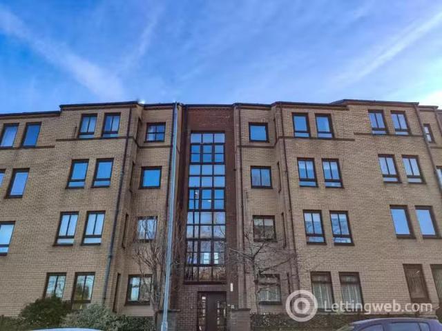 Unique 2 BR Property to rent in Springburn Road, Springburn, G.