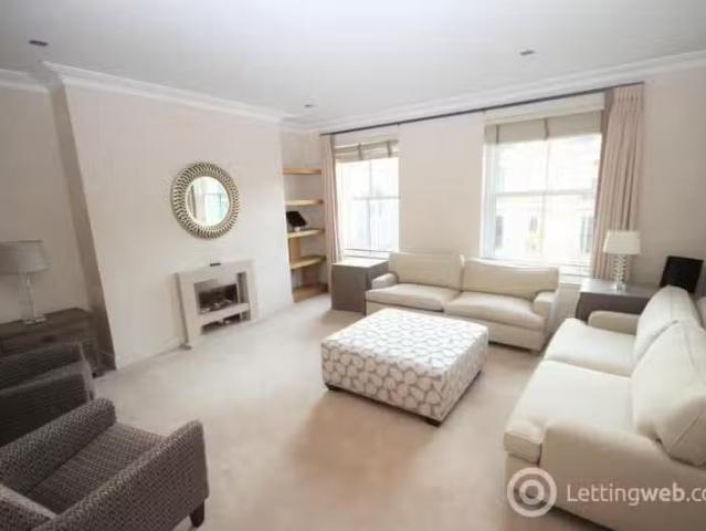 Cozy 2 BR Property to rent in St. Vincent Place, New Town, Edi.