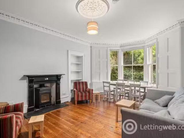 Cozy 2 BR Property to rent in Stoneycroft Road, South Queensfe.