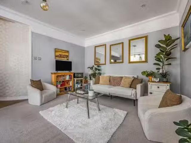 Deal! 2 BR Waverley Grove