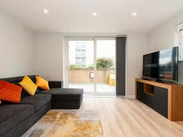 Nice 2 BR The Centre