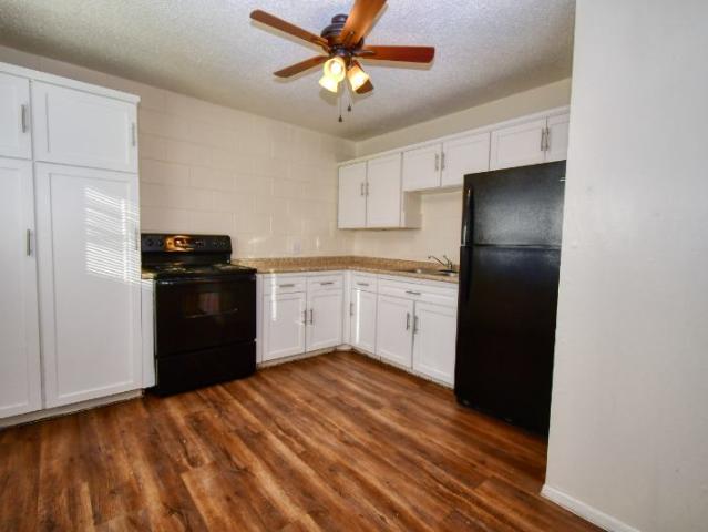 Cozy 2BR 1BA Room in EL PASO | $mo | Available 00