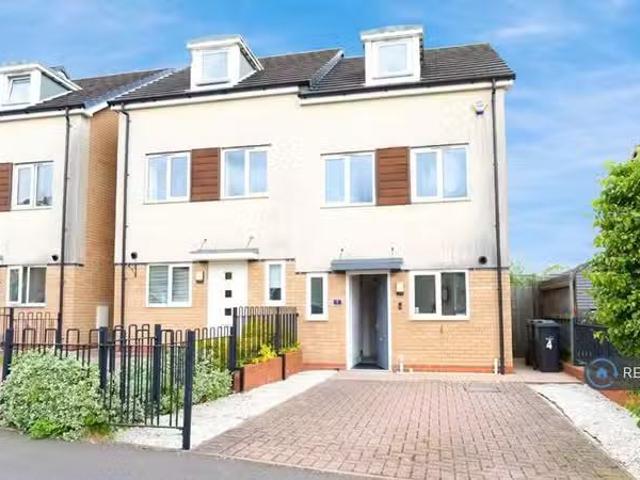 Cozy 3 BA 3 bedroom semi detached house for rent in Hackett Dr.