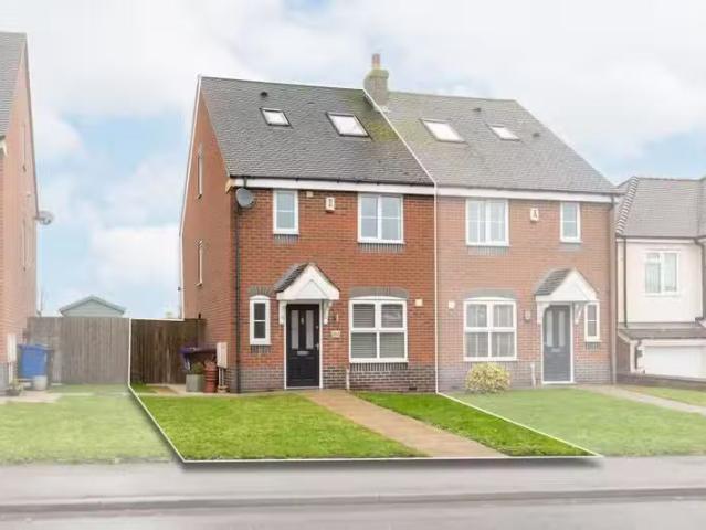 Cozy 3 BA 3 bedroom semi detached house for rent in Henhurst H.