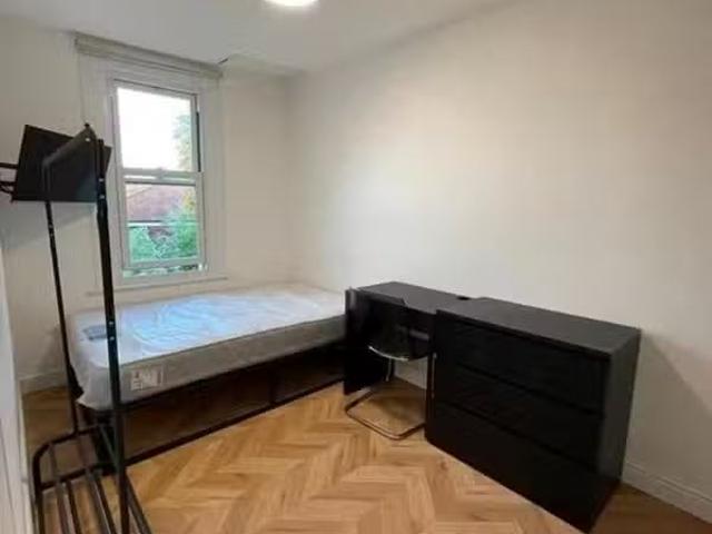 For Rent! 3 BA 3 bedroom terraced house for rent in Bellevue P.