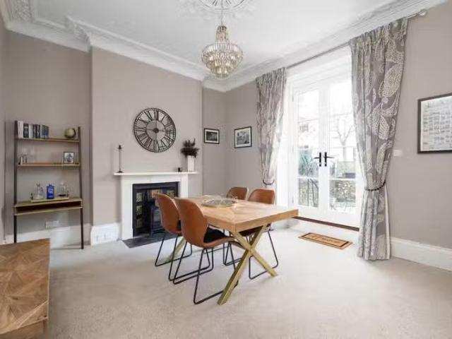 Just in! 3 BA 3 bedroom terraced house for rent in St Pauls Ro.