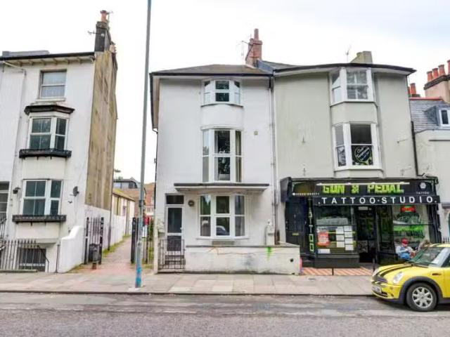 Cozy 3 BA 10 bedroom semi detached house for rent in Ditchling.