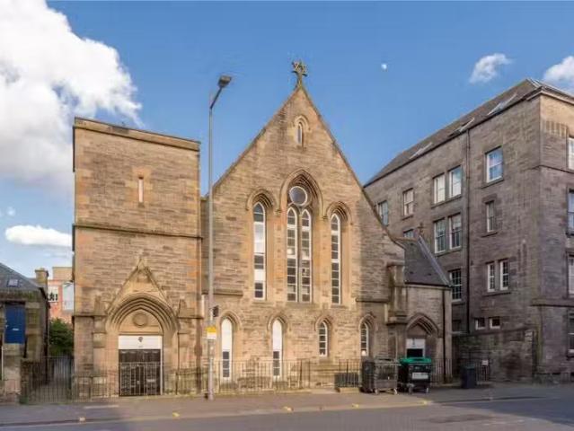 Deal! 3 BA 2 bedroom flat for rent in Easter Road, Easter Road.