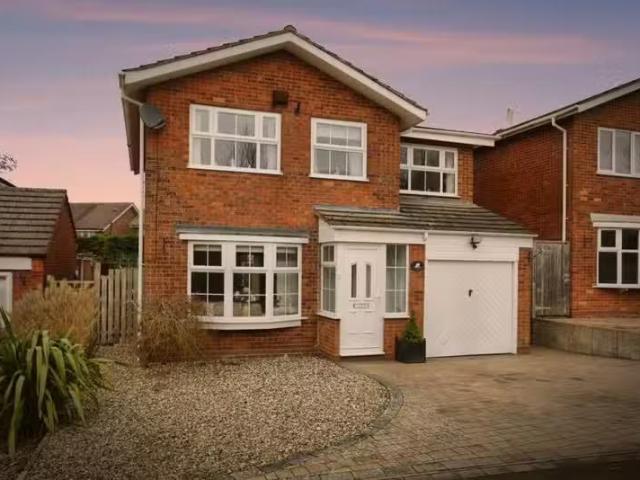 Cheap 3 BA 4 bedroom detached house for rent in Sandford Way.