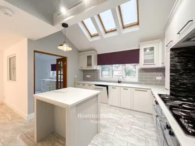 Cozy 3 BA 4 bedroom detached house for rent in Wilde Street, B.